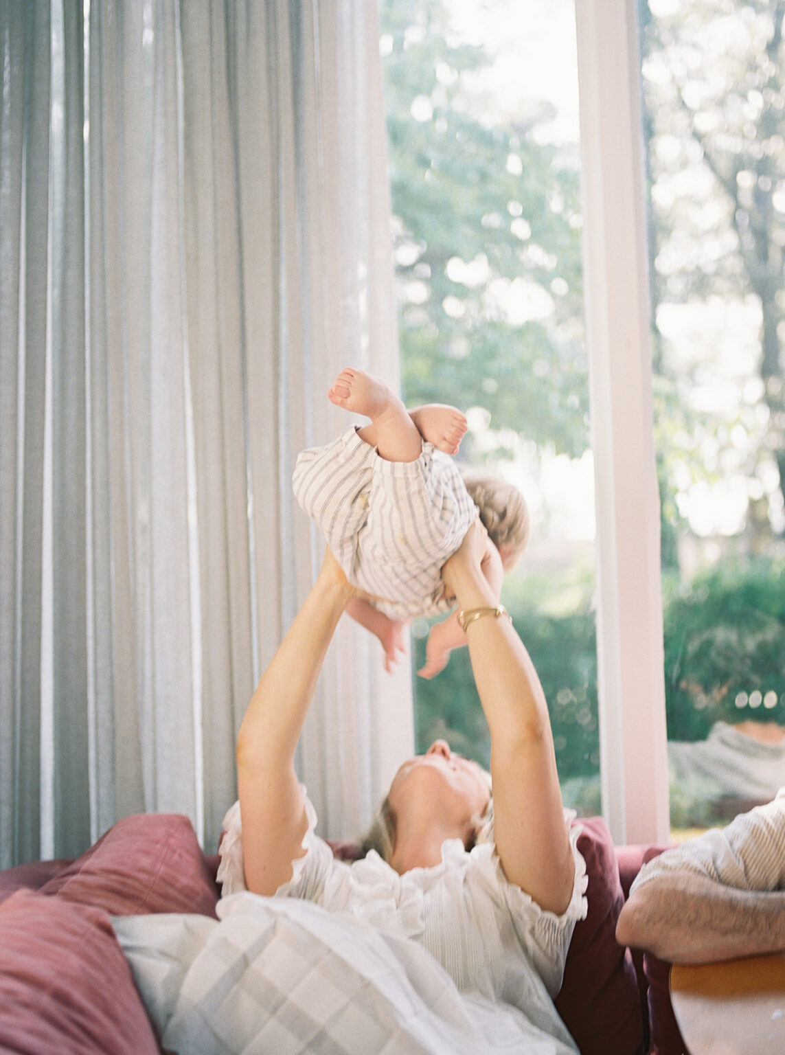 Dreamy Family Portraits in Carley Summers' Home - Michela Watson ...